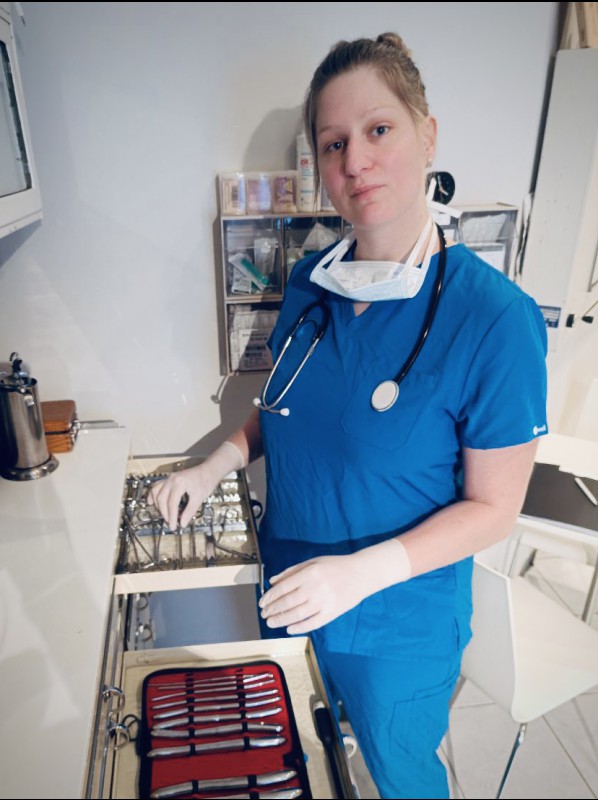 Ms. Pepper - Gründliche Behandlung im LUX - Bizarrärztin in Berlin